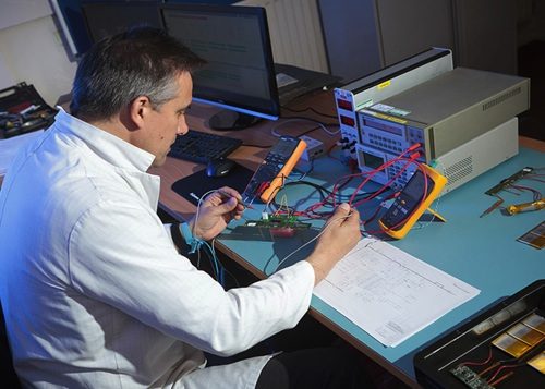 Battery manufacturer gets Smart Award - Electrical Engineering