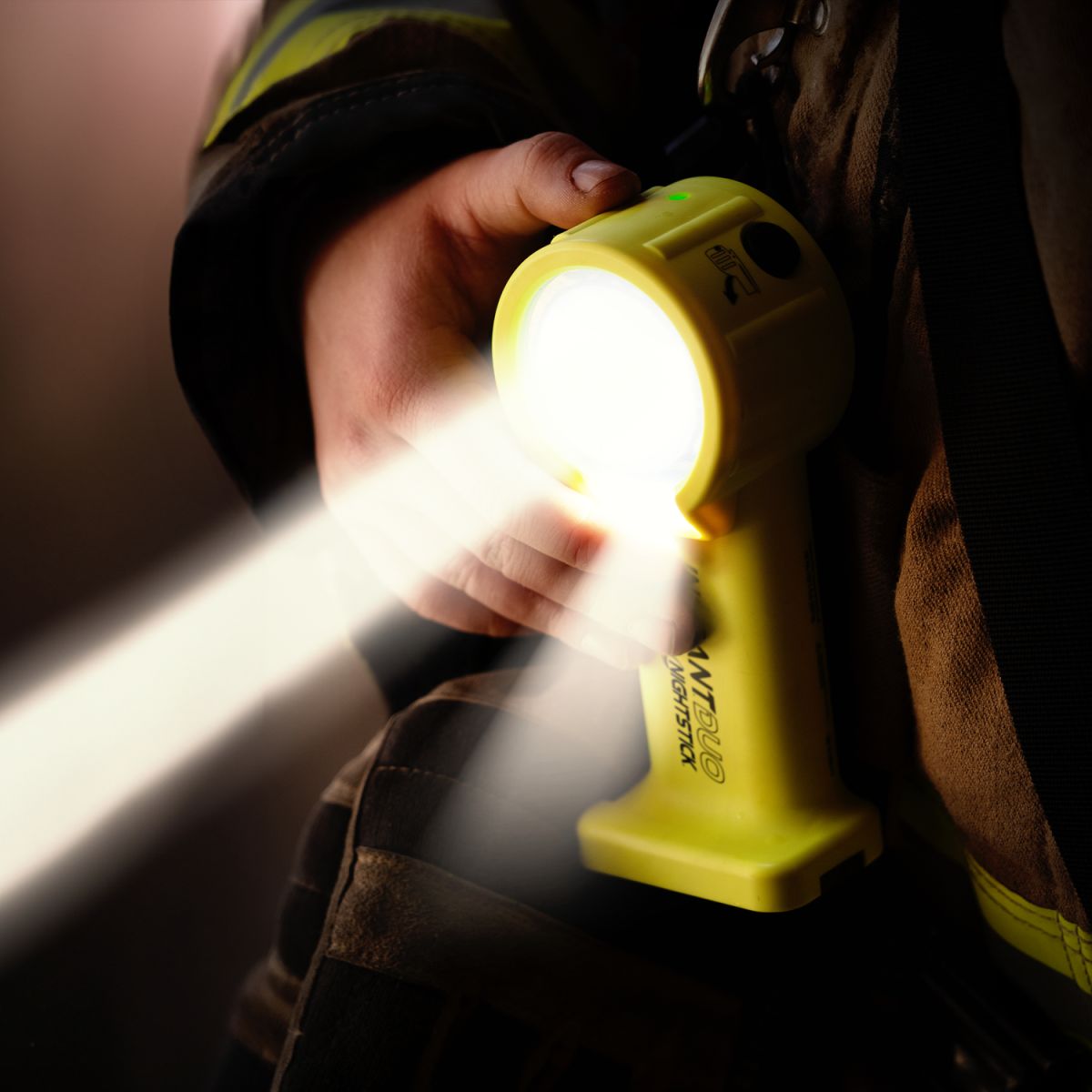 Nightstick Launches High Lumen Dual-Light Right Angle Light: INTRANT ...