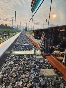 Real time insight to shoe vs. third rail intimate contact - Electrical ...